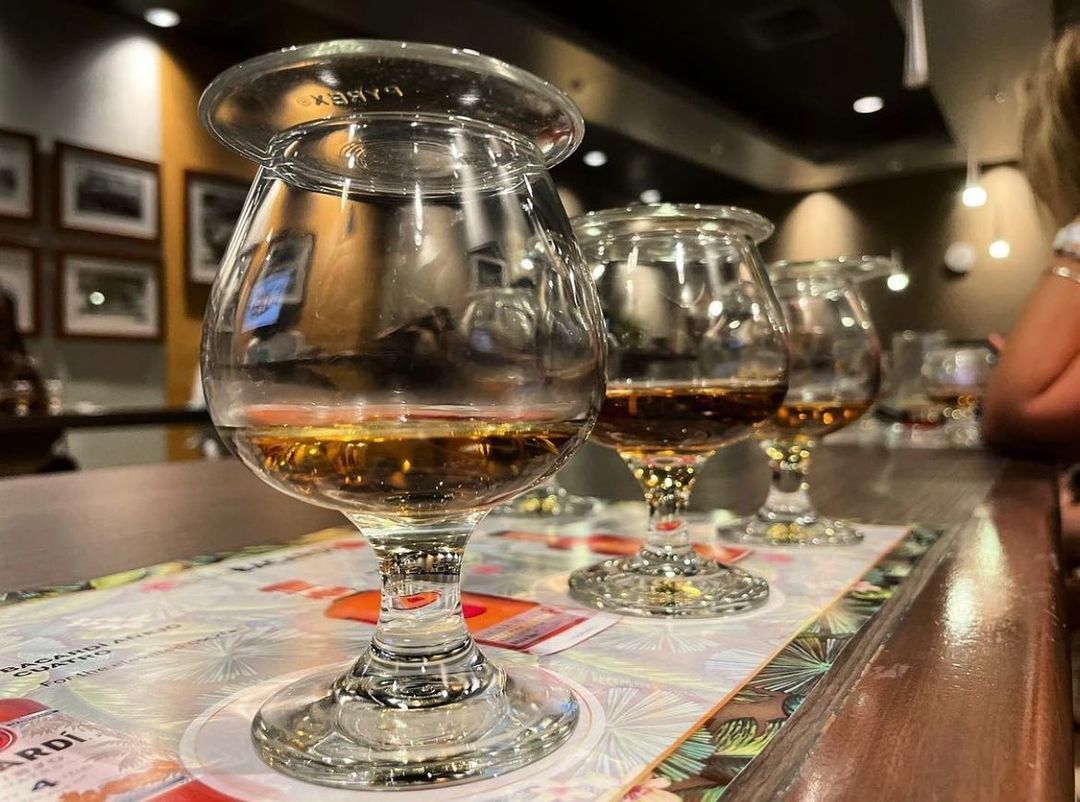 5 tours de ron en la isla que no debes perderte - PlateaPR