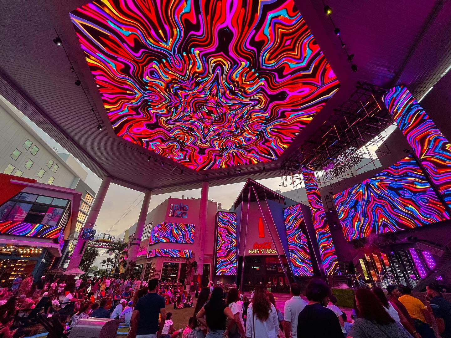 Distrito T-Mobile celebrará su primer aniversario por todo lo alto y ...