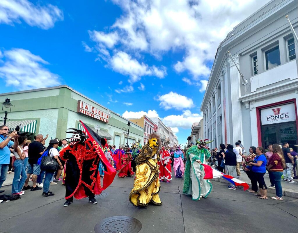Danza, máscaras y vejigantes: La esencia del Carnaval de Ponce - PlateaPR