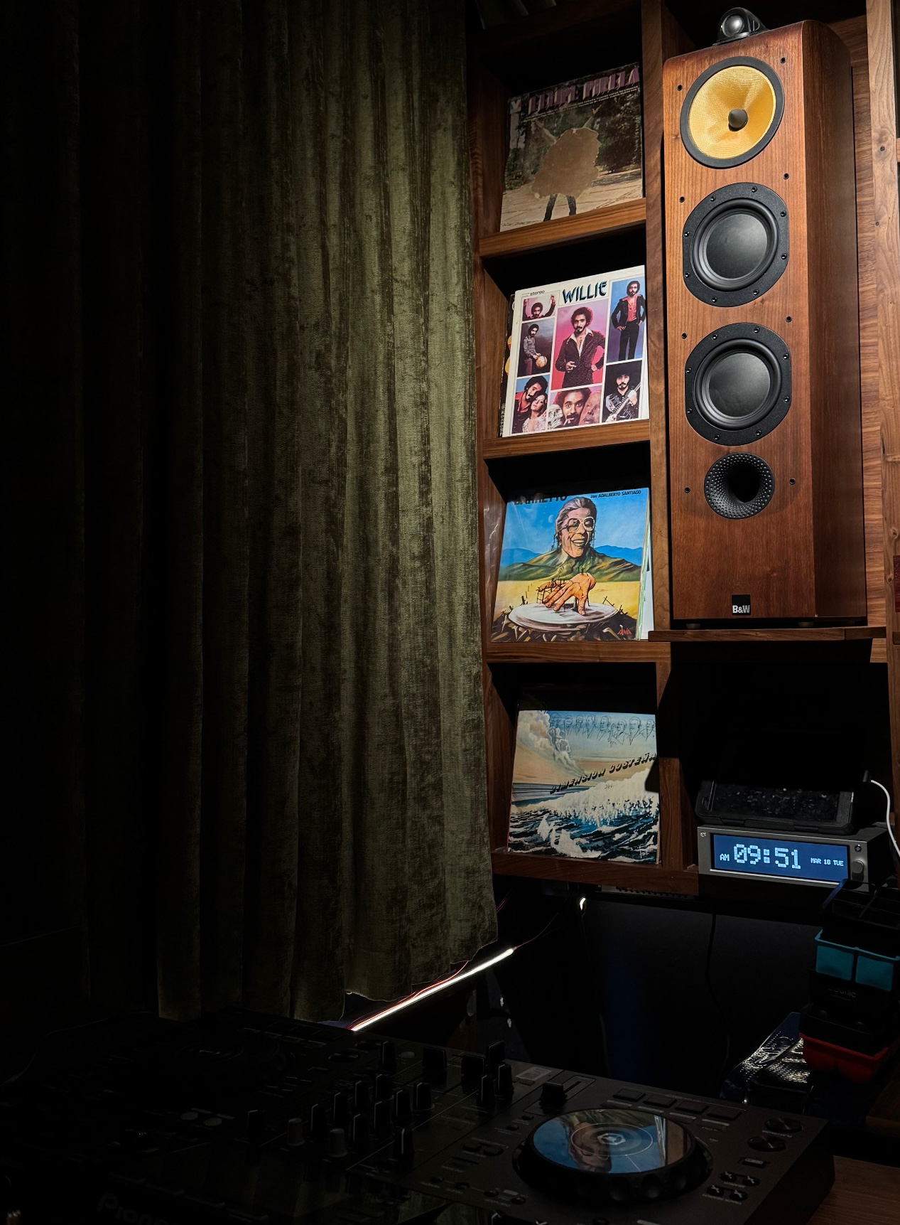 ¿Conoces los hi-fi bars? Más que bares, son hidden gems del buen sonido ...