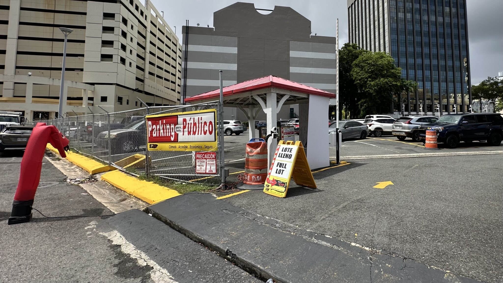 Estacionamientos cerca del Choliseo con precios, horarios y distancias ...